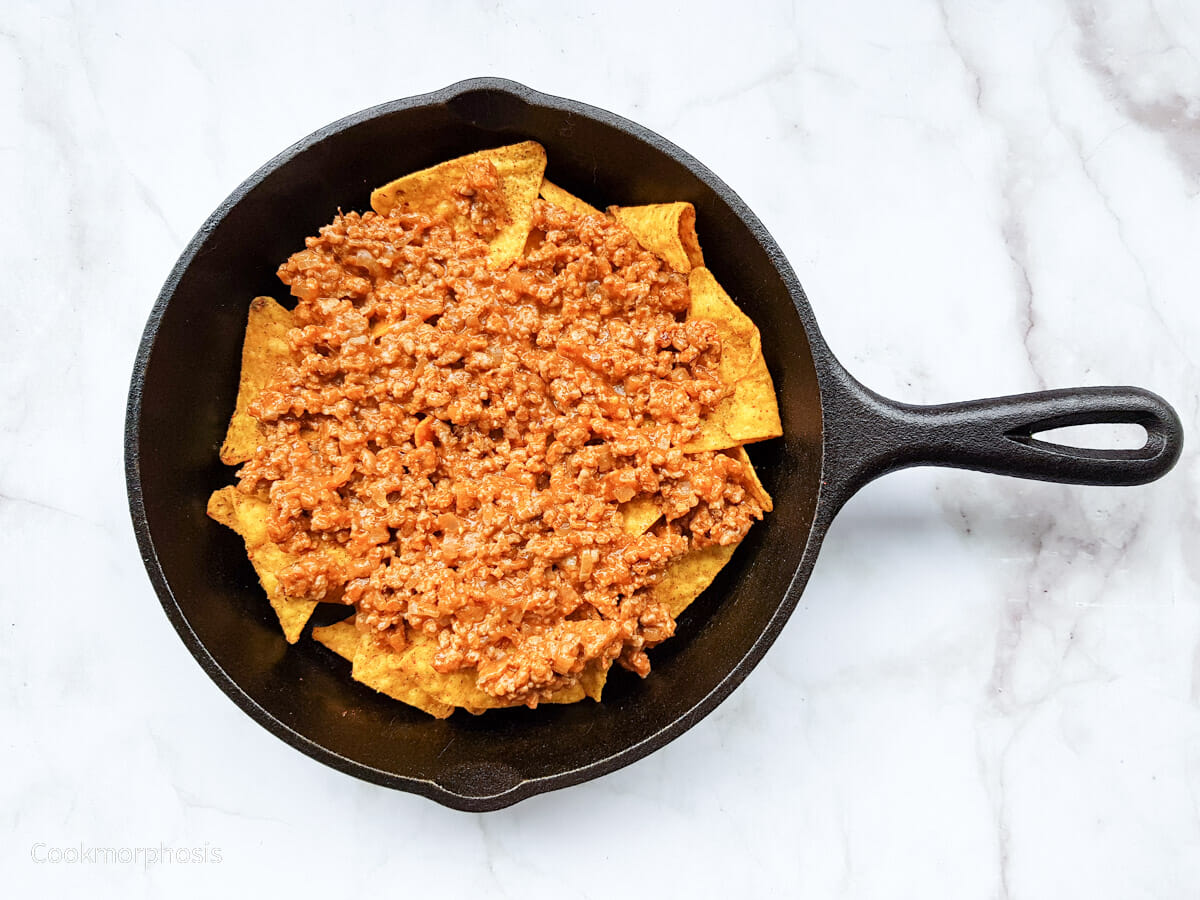 Easy cheesy beef nachos with Tostitos chips - COOKMORPHOSIS