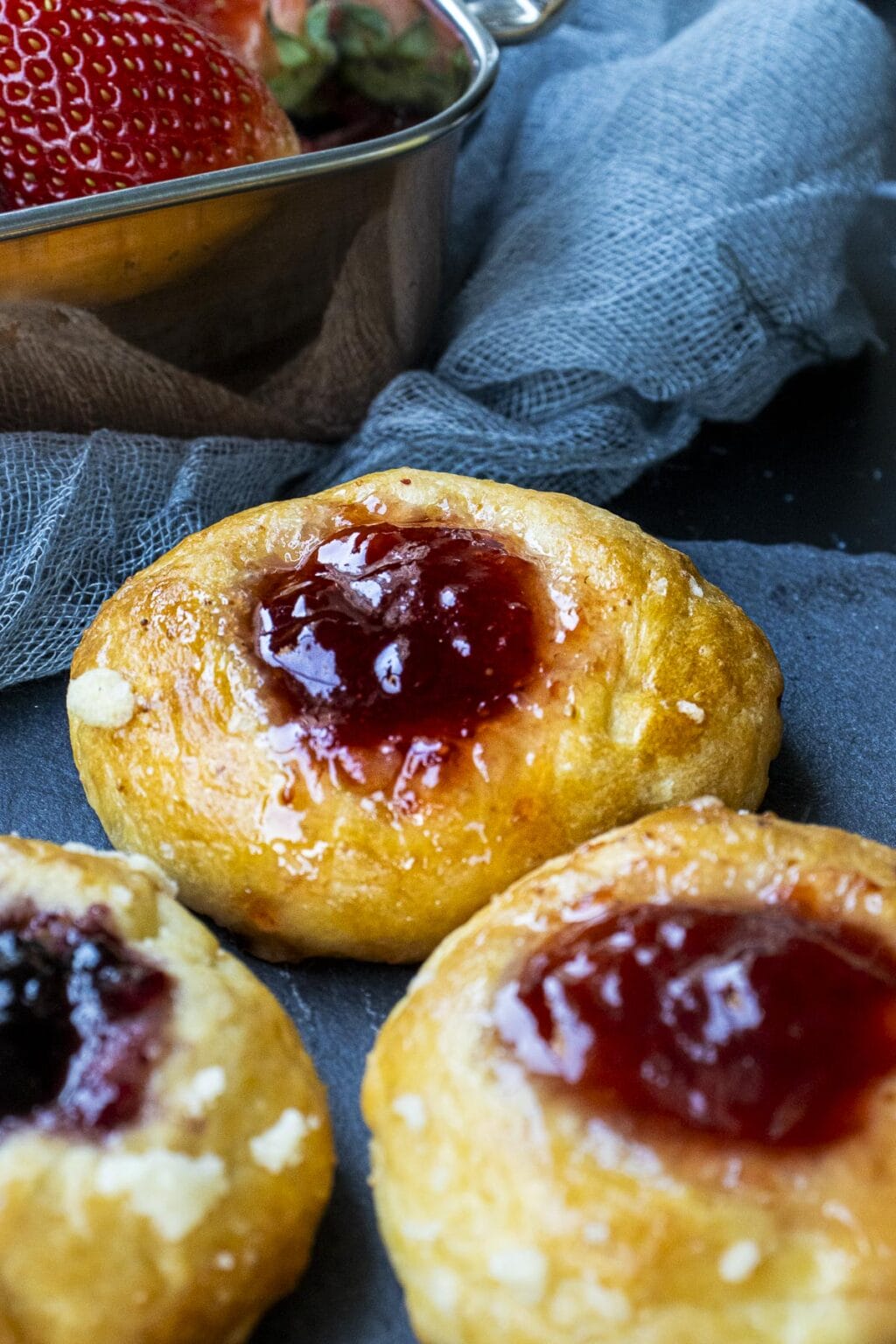Streusel Strawberry Jam Bread - COOKMORPHOSIS